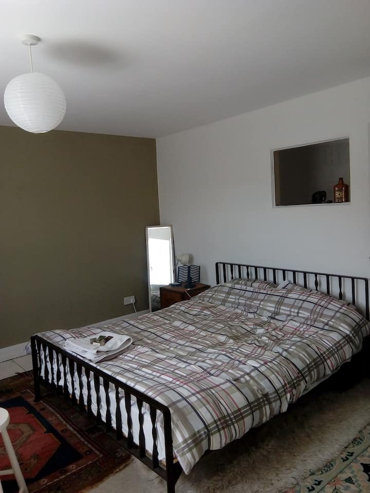 Large Bright Double Room In Bridport Town Centre - Bridport
