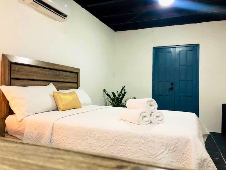 1st Floor Casa Borínken, Whole Apartment - Aguada