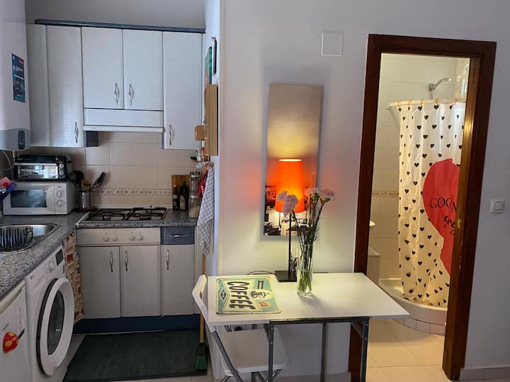 Estudio Céntrico Y Tranquilo. - Madrid