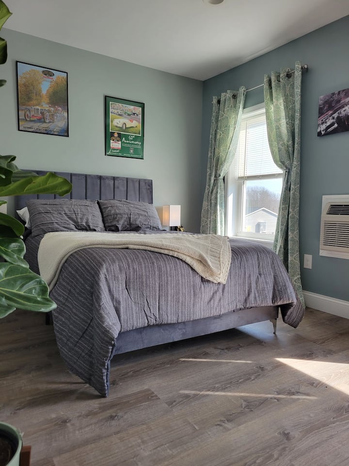 "The Loft" 2nd Story Apt. 2 Mi. From Watkins Glen! - Watkins Glen, NY