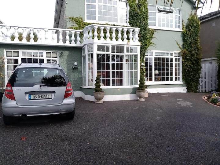 Whole House Free Parking Sleeps  7 - Donabate