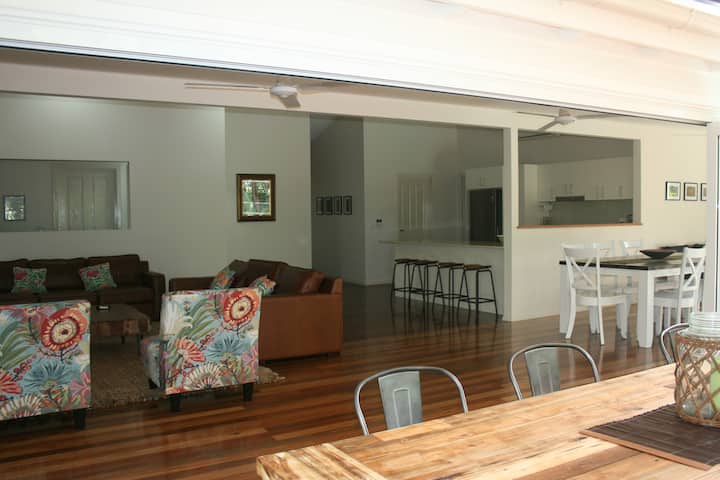 Atoll Close Heated Pool, Free Wifi, Walk To Beach - 포트더글라스