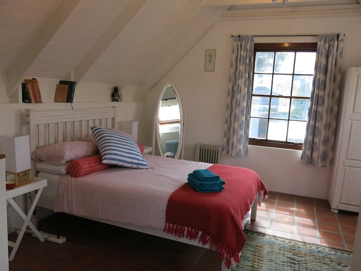 Quiet Cape Town Cottage: Kitchen, Wifi, Solarpower - Cape Town