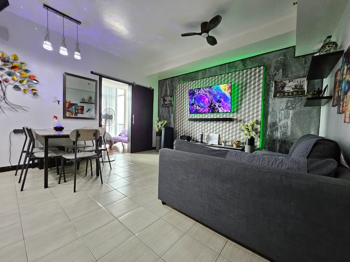 Makati Airbnb With Surround Sound Karaoke - Makati