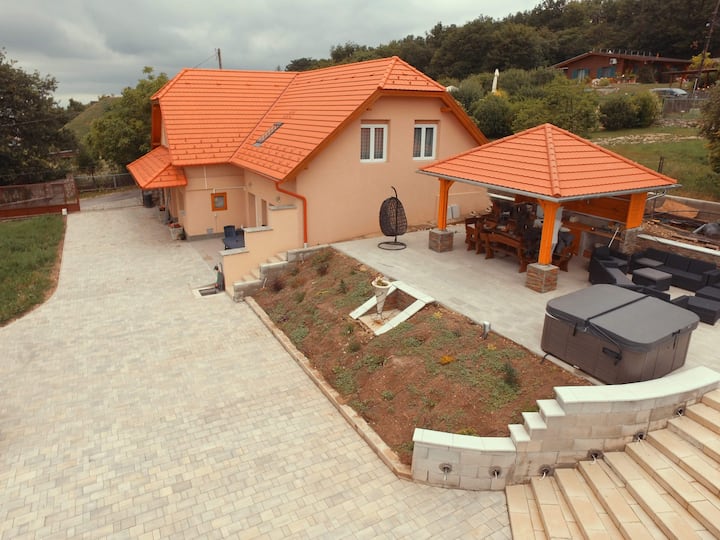 Balatonfured Home With Great Views - 벌러톤 호