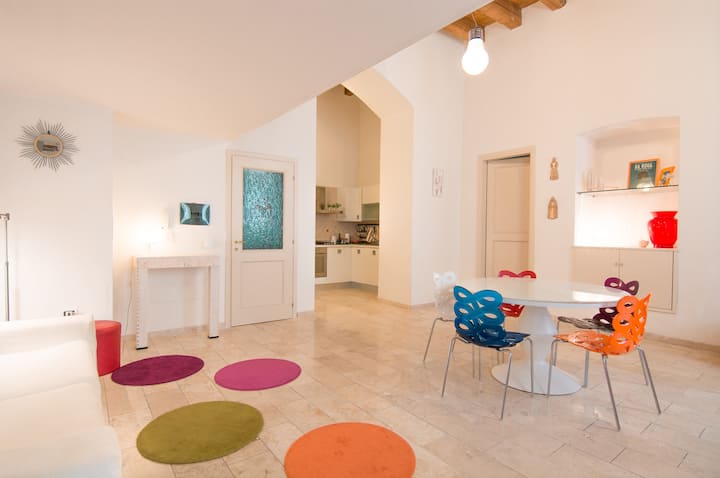 Appartement Moderne Dans Un Bâtiment Historique - Cagliari