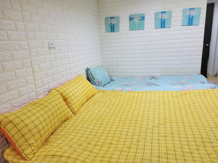 《西門町3人經濟房》平日假日價格不變、距離捷運西門站3~5分鐘、有電梯、有公園 - 蘆洲區