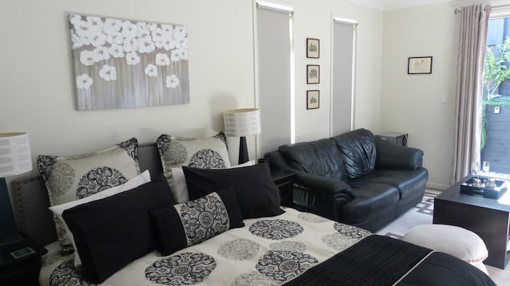 Modern Studio Apartment In Riverhead - Riverhead