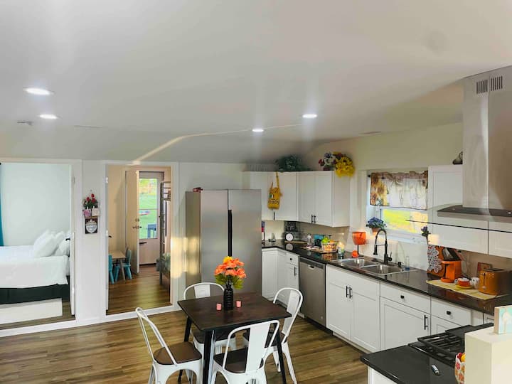 Gingers Great Lakes Popsicle
Home ! 2 Bdr/ Yard - Sarnia