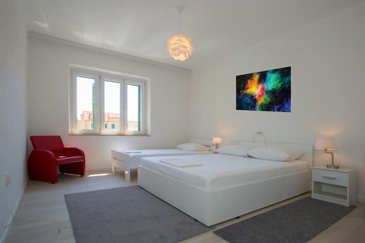 Top Location-5 Min. Beach/old Town - Split