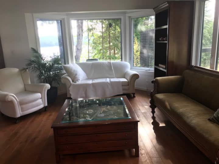 Douglas Beach House "Ocean View Balcony Room"1/3 - Salt Spring Island