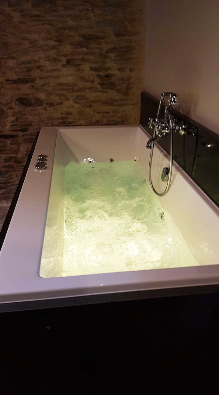 La  Suite  Avec Spa Individuel " Salle De Garde" - Ploërmel