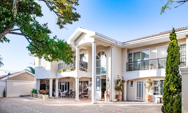 Arum House (Wifi, Dstv, Aircon & B/fast) - East London