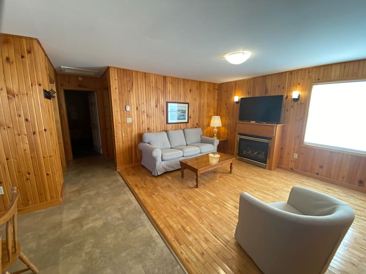 The Manitou, Private Hot Tub - Cavendish
