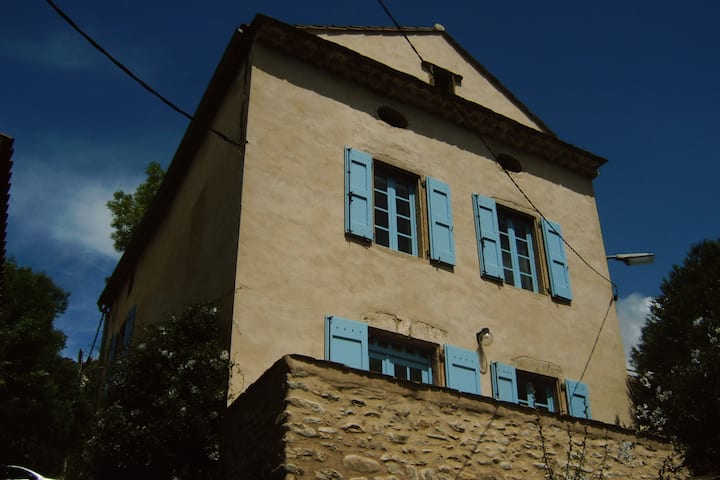 Maison De Charme à Louer - Roquebrun