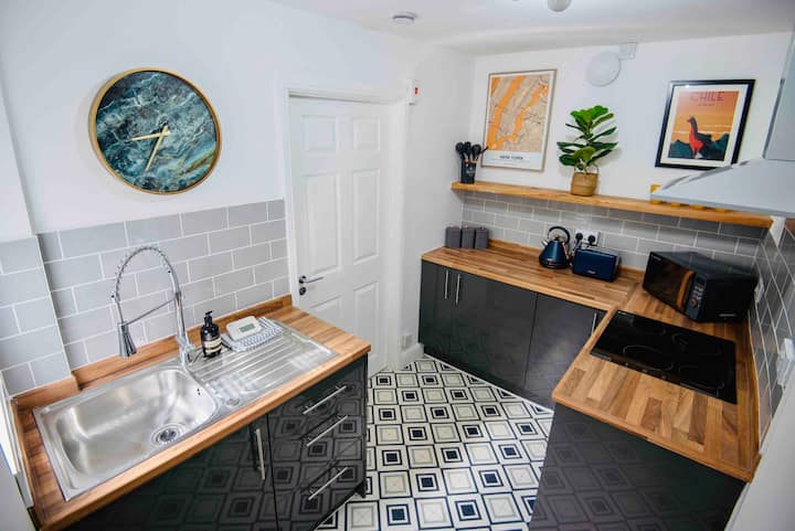 Central Modern Apartment Private Courtyard - Plymouth
