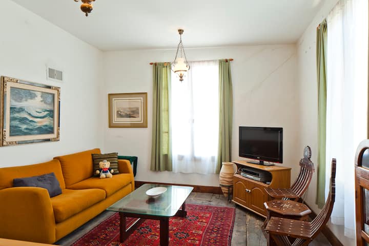 Lovely "Windows" At Maine Friendship House-jaffa - Tel Aviv