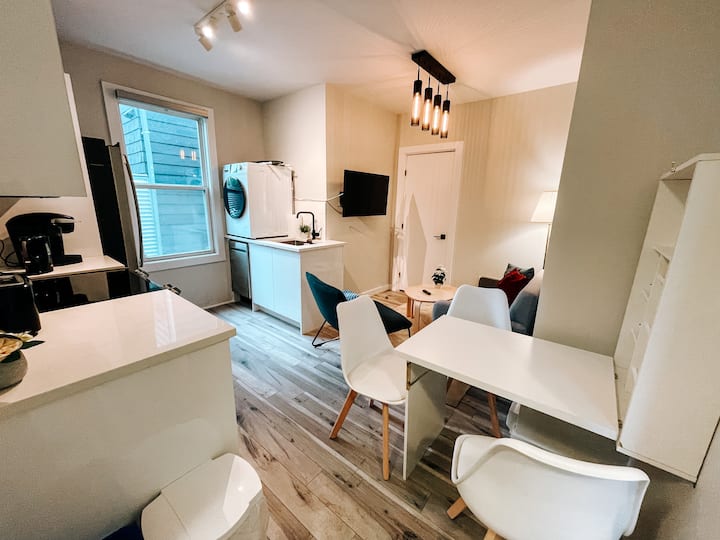 Rooftop Patio & Central & (3 Queen) - Halifax