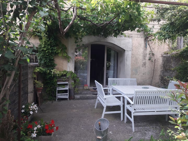 Partie De Mas Proche Centre Du Village. - Pernes-les-Fontaines