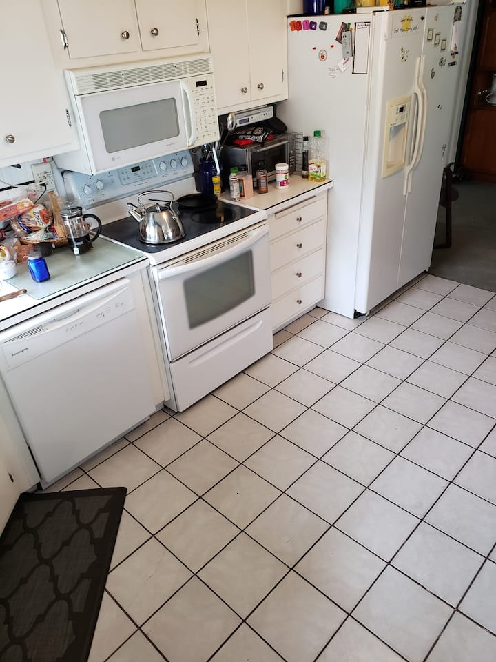 Quiet, Clean, And Welcoming: Room #1 - Westminster, CO