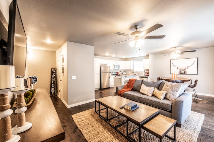 Your Nwa Getaway! Clean & Cozy- Close To U Of A! - Fayetteville, AR