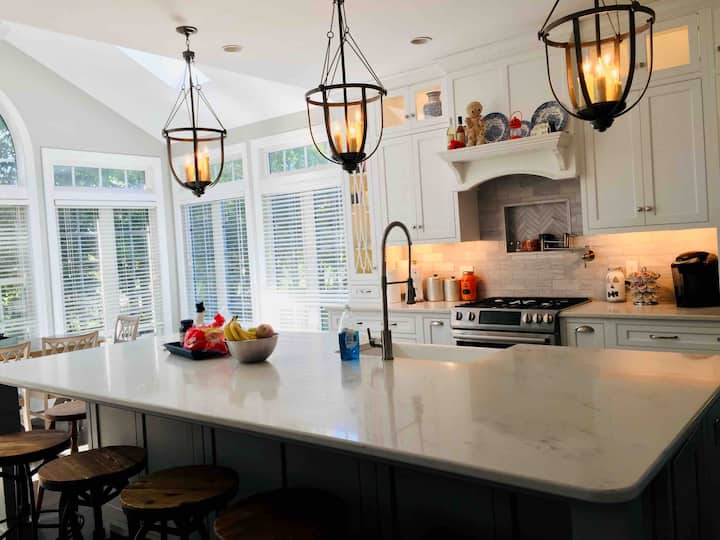 Huge Open Kitchen- Living Space, Minutes 2 Campus. - State College, PA