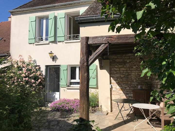 Maison Familiale Avec Grand Jardin Clos - Chablis