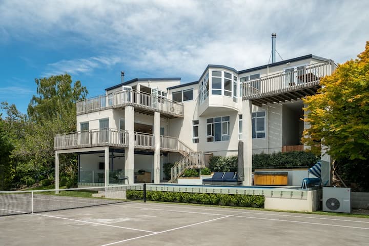 Lakeview Luxury: Spa, Fireplaces + Ski Fields - Wanaka