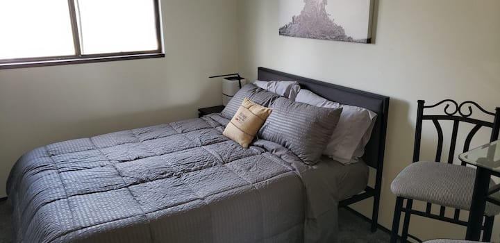 1 Bed, Close To The Airport, Shared Living Space - Des Moines, WA