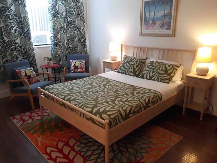 Studio, 3 Blocks To Beach, Parking, Wifi - Aventura, FL