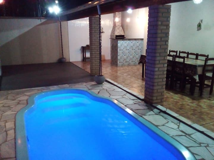 Casa Ebenézer:ar Cond ,Piscina,5 Min Dos Parques. - Olímpia