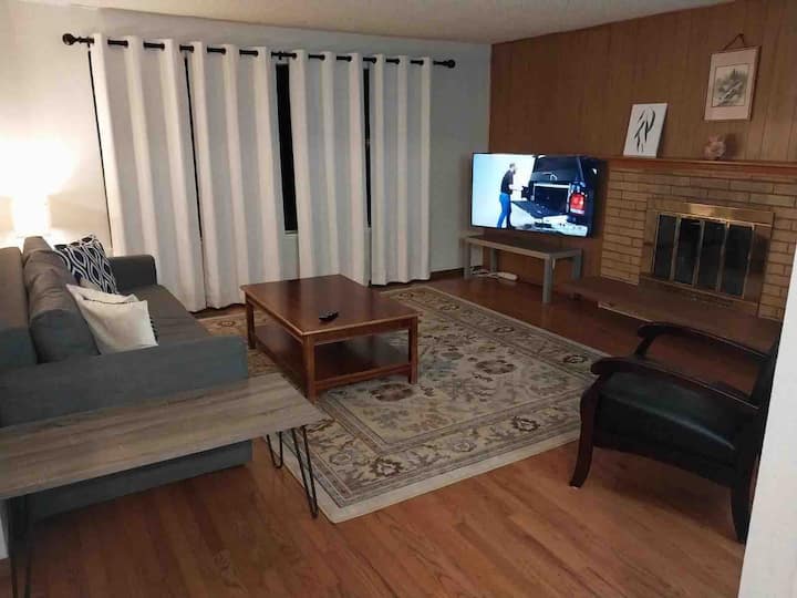 Spacious Home In Kirkland/long Term Stay Discount - Kirkland, WA