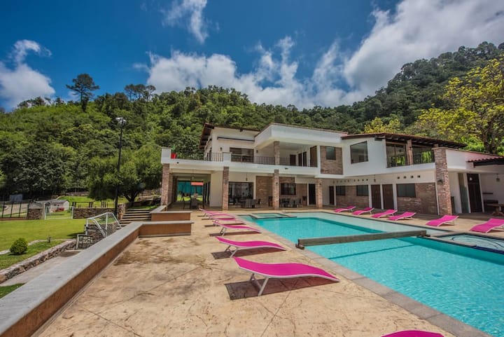 Hotel Privado De 61 Habitaciones Y 280 Camas - Malinalco