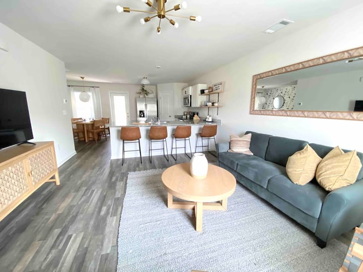 New Inman Luxury Home Lake View Sleeps 6 - Lake Bowen, SC