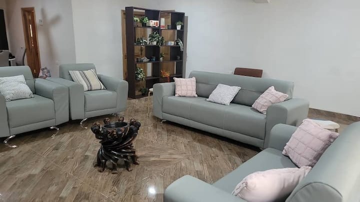 Amponsah's White Bungalow - Kumasi