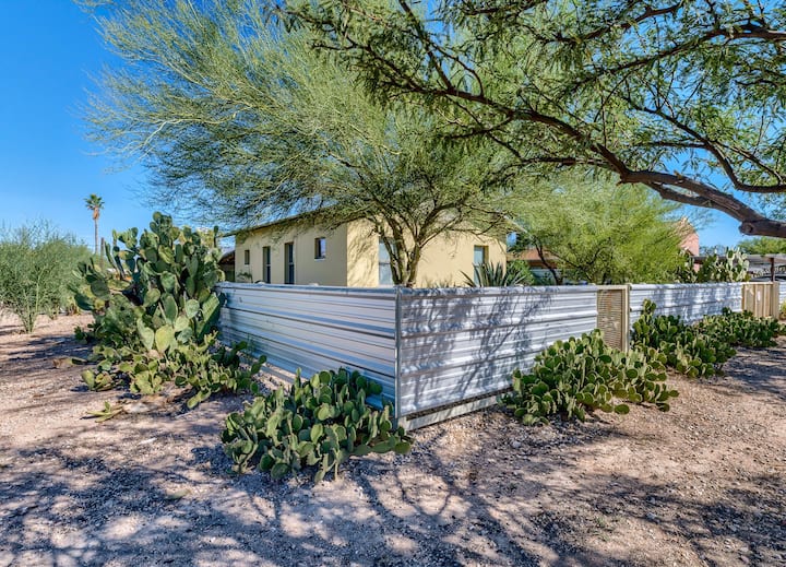 Mid-town Bungalow Stay - Tucson, AZ