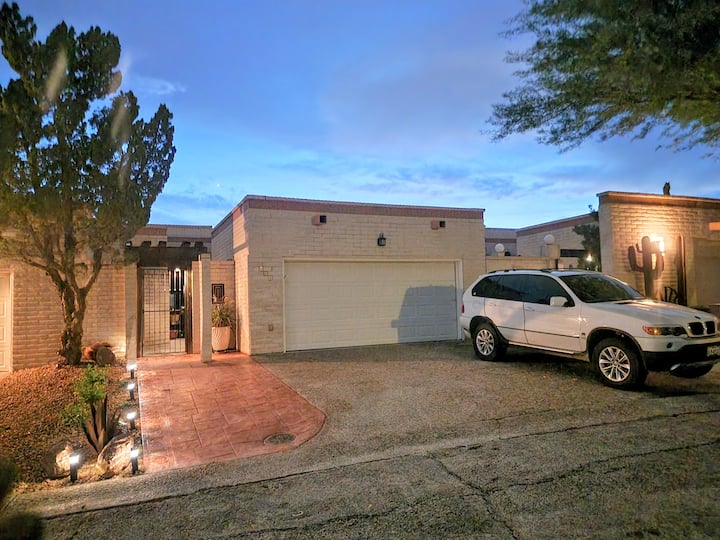 Nice Condo, Near I-10, And With A View Of 3 States - El Paso, TX