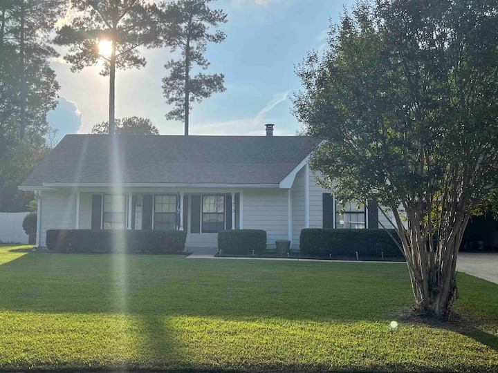 Home Away From Home For Kids And Pets - Columbus, MS