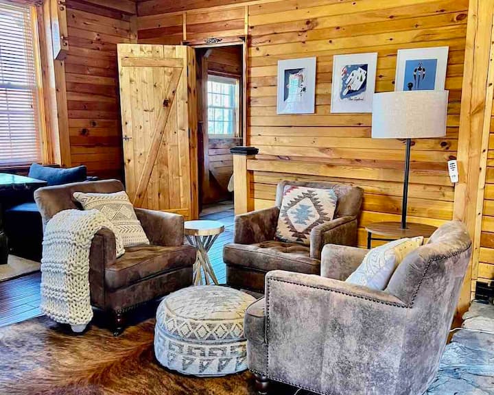 Cozy 2br Post & Beam Cabin - Be Near Everything! - 挪威