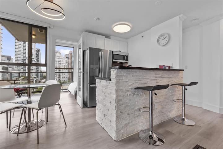 Beautiful 2bd Apt/ Heart D/town - Vancouver