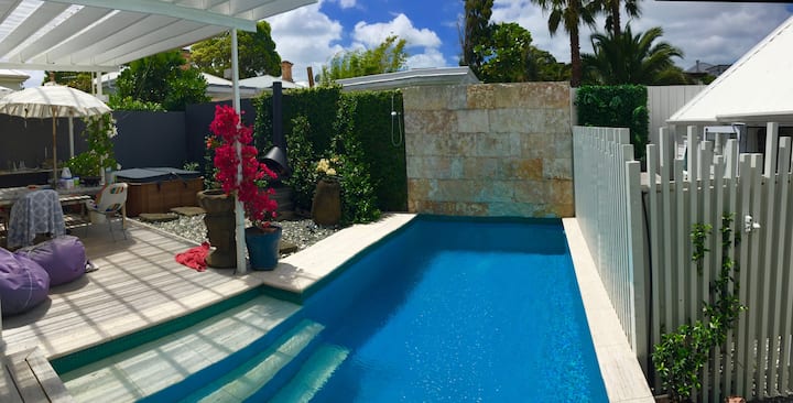 Luxury Sunny Private & Modern 5*host Gardens &Pool - Auckland