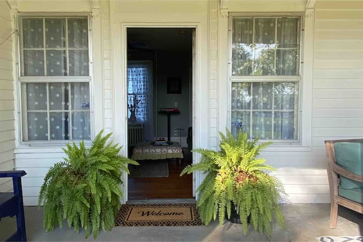 Country Farmhouse Retreat, Newly Renovated! - 리마