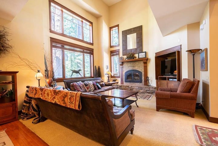 Spacious 4br/4ba, Minutes To Eagle Lodge/village - Mammoth Lakes, CA