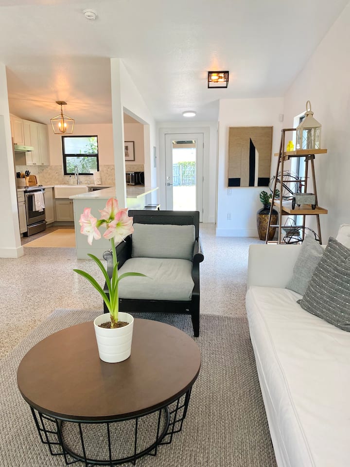Mid Century Oasis Minutes To Downtown Tampa. - Davis Islands, FL
