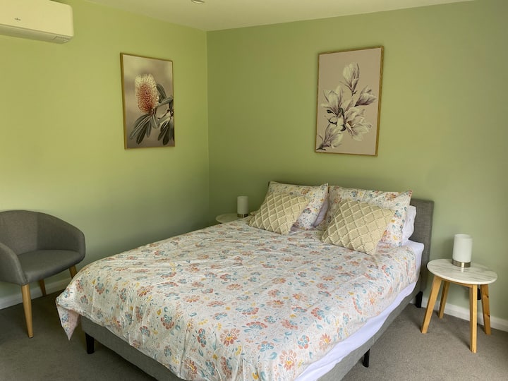 Newly Renovated Private Suite In Quiet Location. - Helensburgh