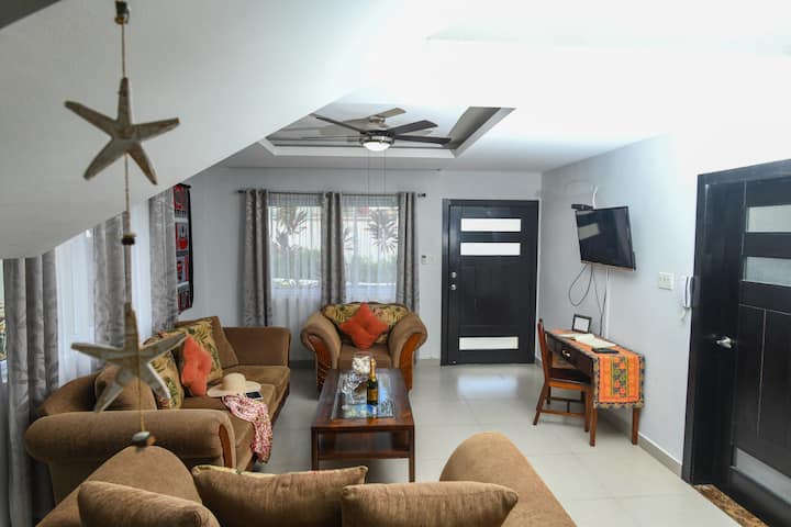 Jasmine Palms At Miramar, Gated 2bd/3bth With Pool - Montego Bay