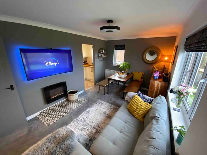 Cosy 2 Bedroom Flat With Free Parking - Macclesfield