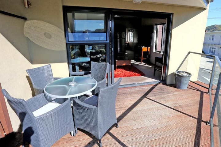 Seaview Two Bedroom Apartment - Picton