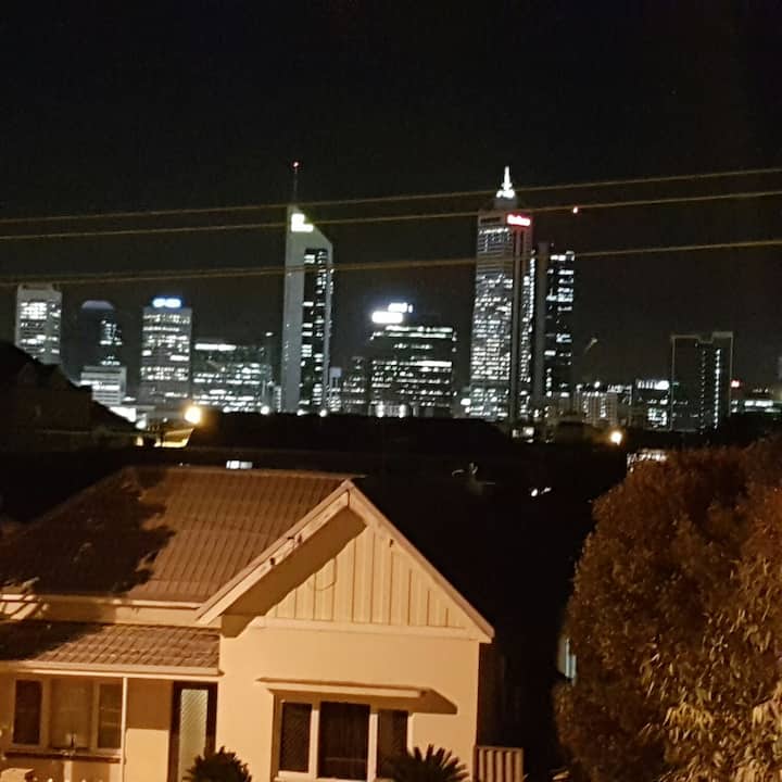 Location Location Stylish Comfortable Easy Living - Perth