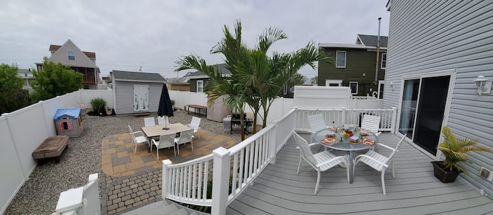 Wildwood Escape – Big Yard, Palm Tree & Shower - Wildwood, NJ